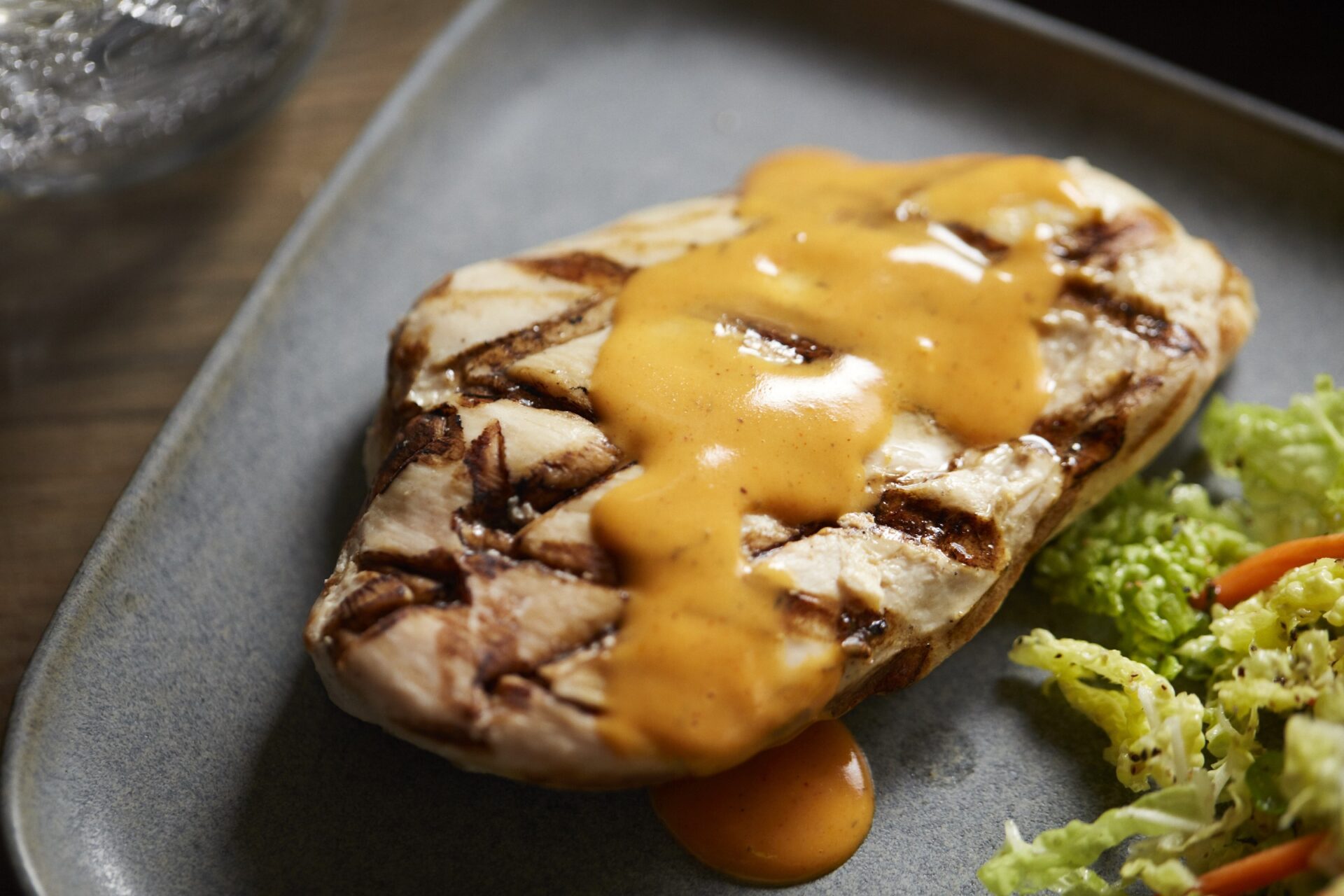 Gordon Choice Fully Cooked 6 oz Chicken Breast - Gordon Food Service